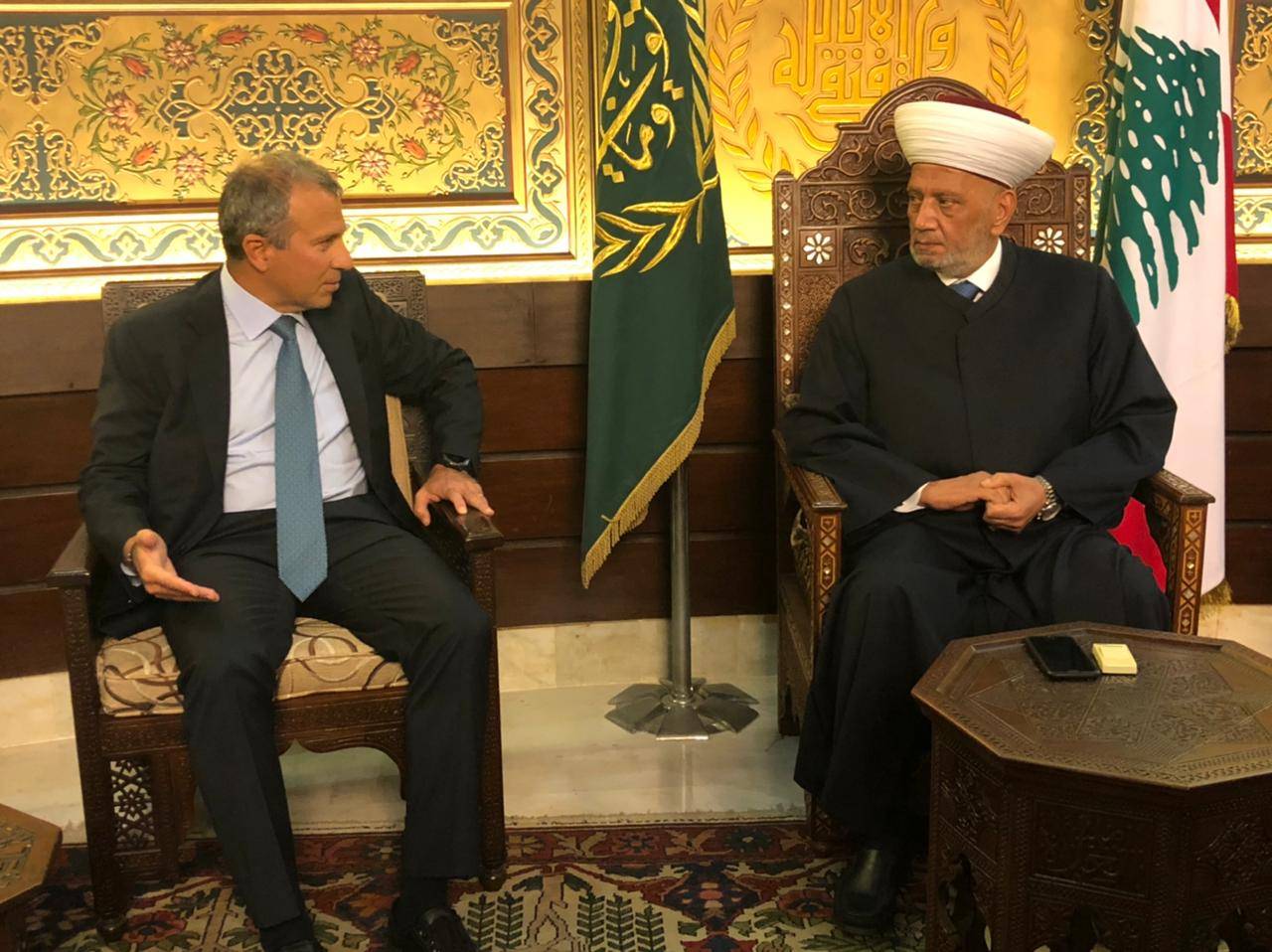 Quand Bassil lance des piques au Hezbollah et des fleurs aux sunnites ...