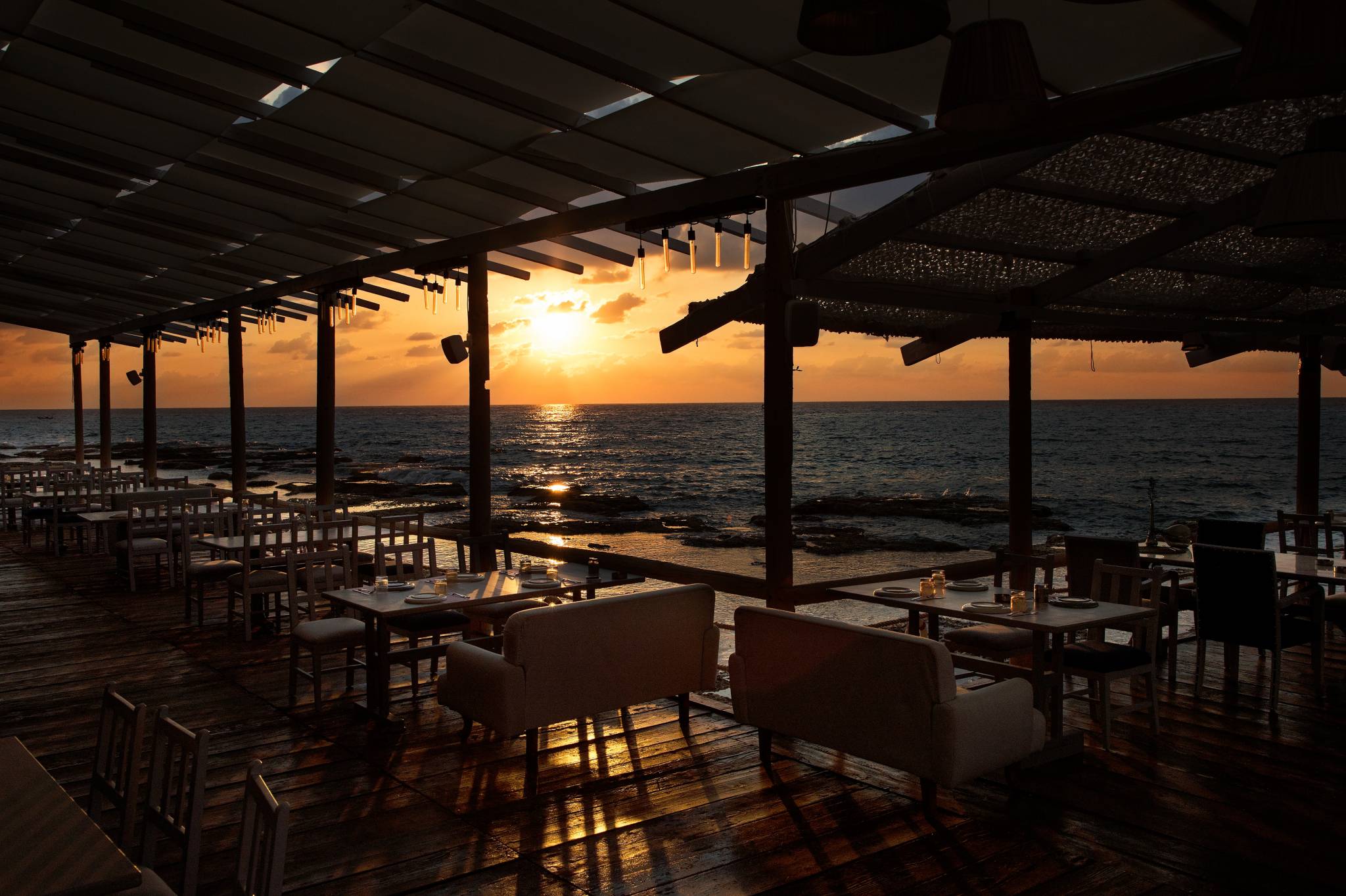 Karakand, ou manger les pieds dans l’eau à Amchit - L'Orient-Le Jour