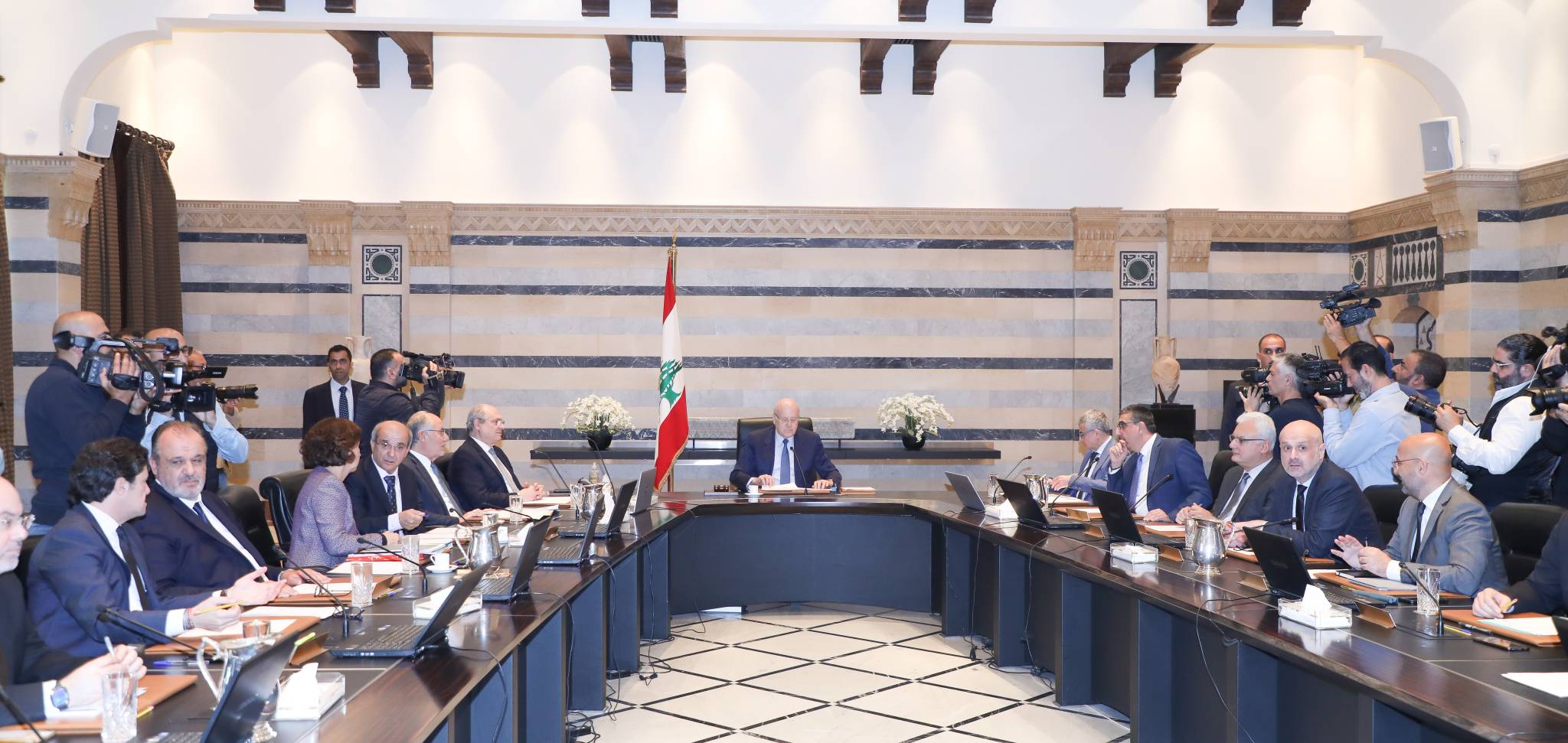 Mikati's caretaker cabinet met despite several ministers' decision to ...