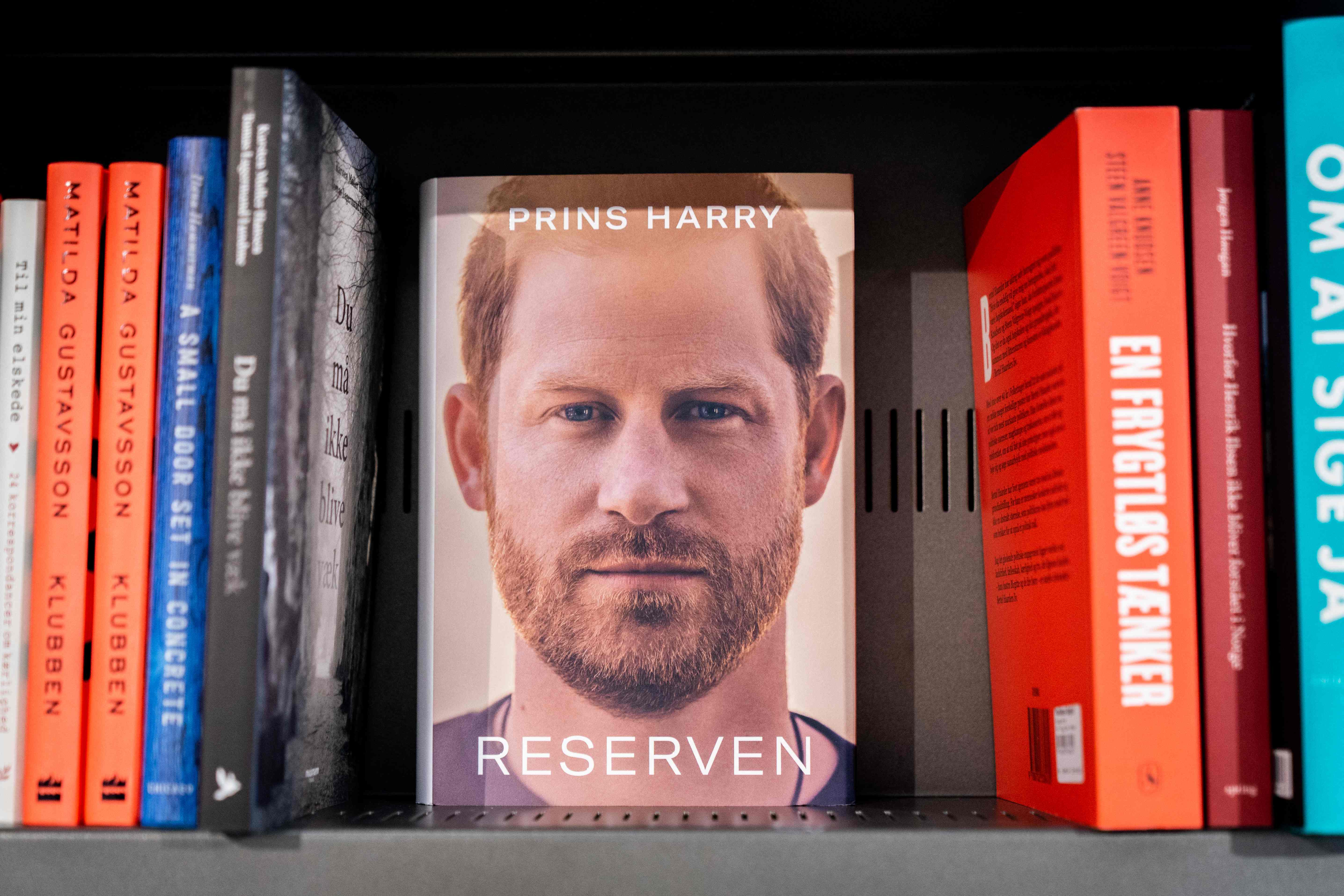 Le grand déballage du prince Harry dans les rayons des librairies - L'Orient-Le Jour
