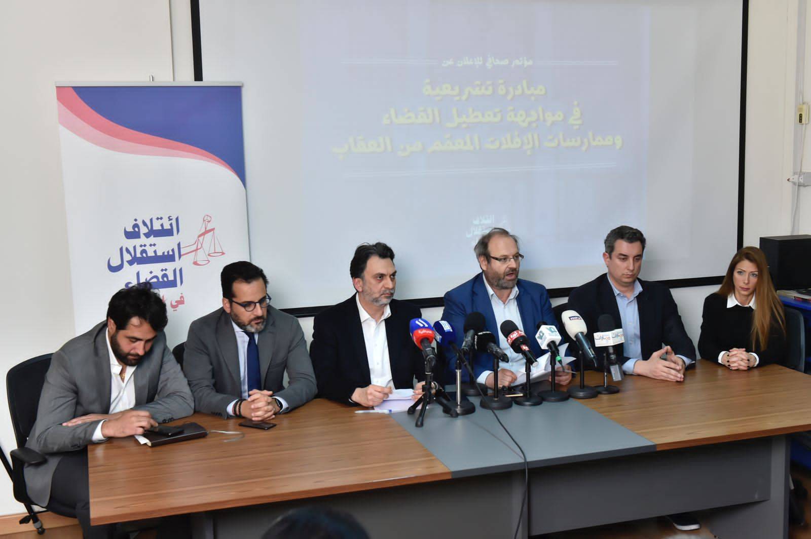 Les députés de la contestation proposent deux lois pour combattre l ...