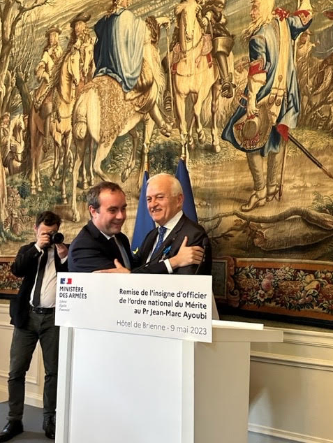 L’insigne d’officier de l’ordre du Mérite français à Jean-Marc Ayoubi ...