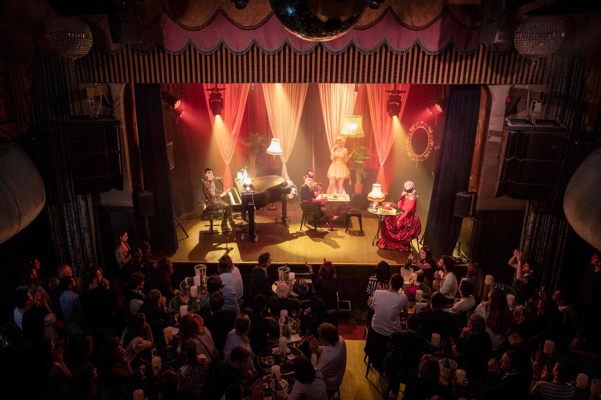 Madame Arthur : la folle renaissance du premier cabaret travesti parisien - L'Orient-Le Jour