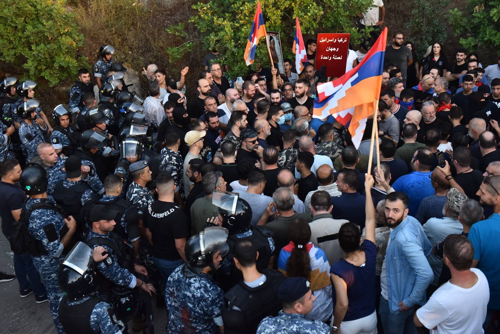 ''Nous sommes tous le Karabakh'' : sit-in sous tension devant l ...