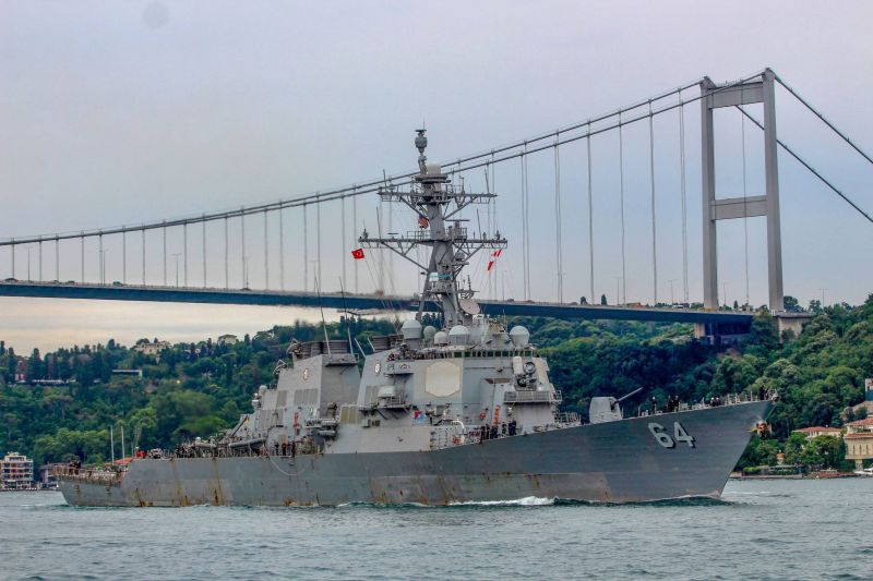 Un destroyer US abat plusieurs missiles et drones en mer Rouge ...