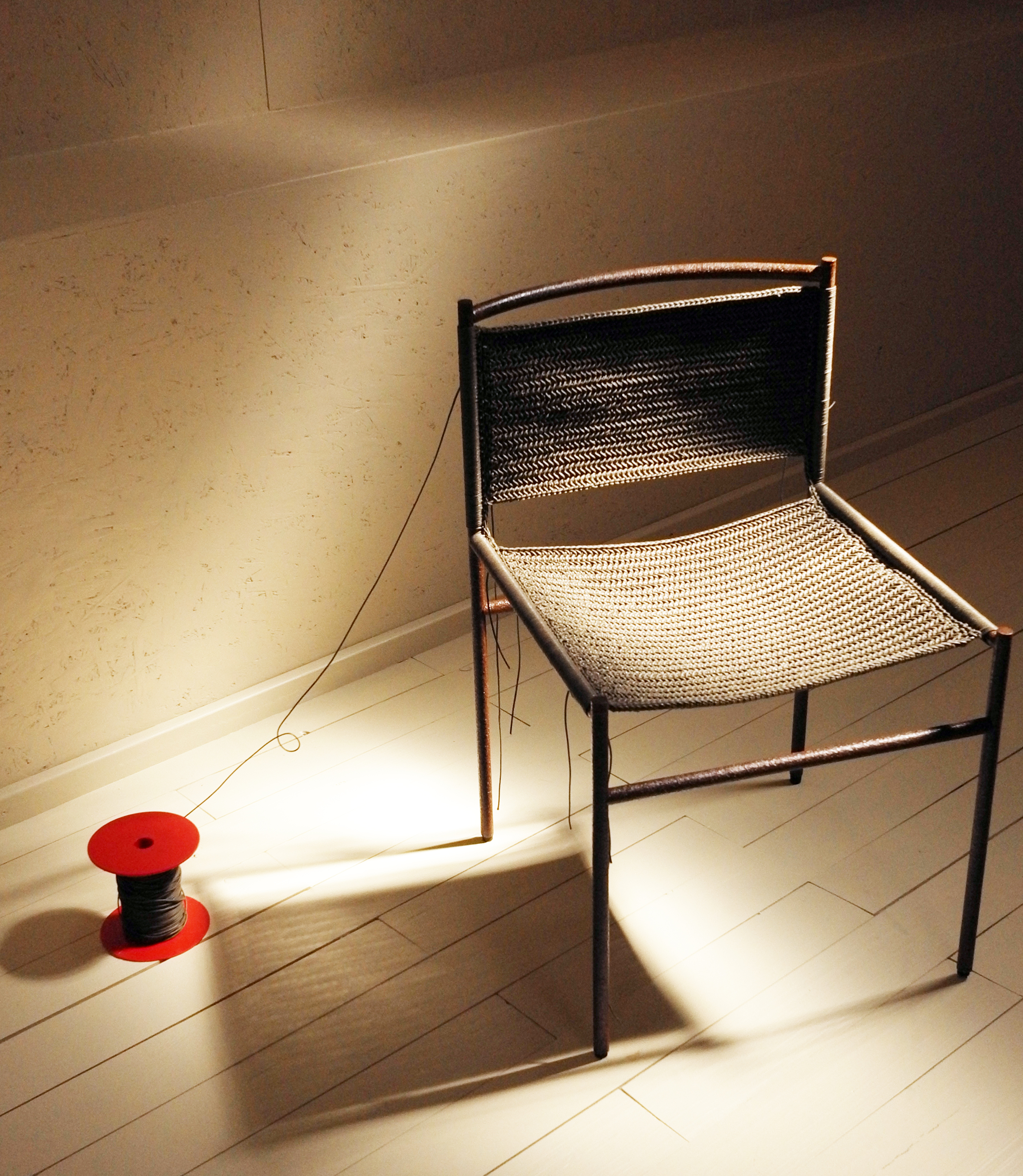 La chaise (presque) musicale de Zalpha et Shaha Raphaël - L'Orient-Le Jour