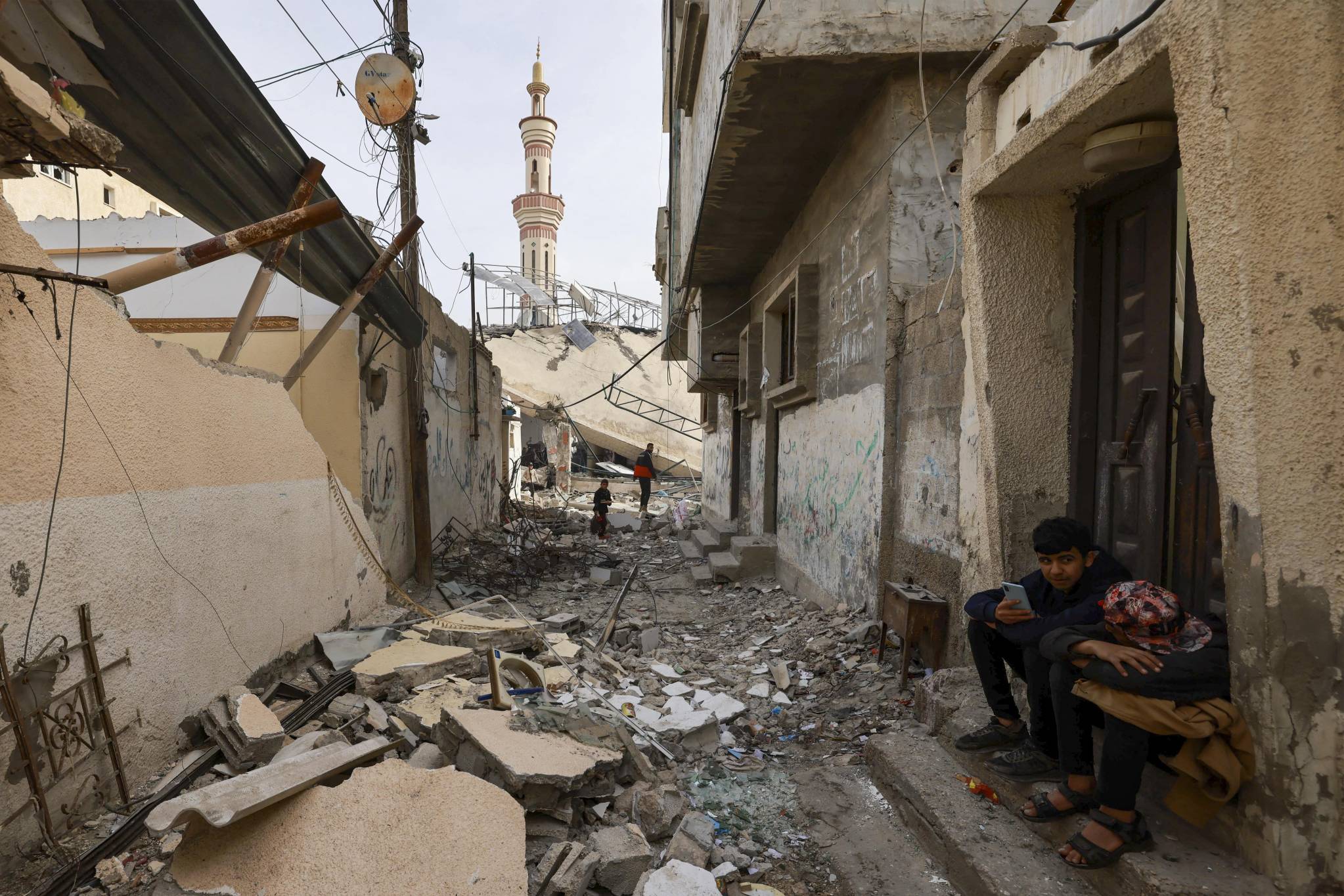 'Hell falling': Fear and grief in Rafah after deadly Israeli raid - L ...