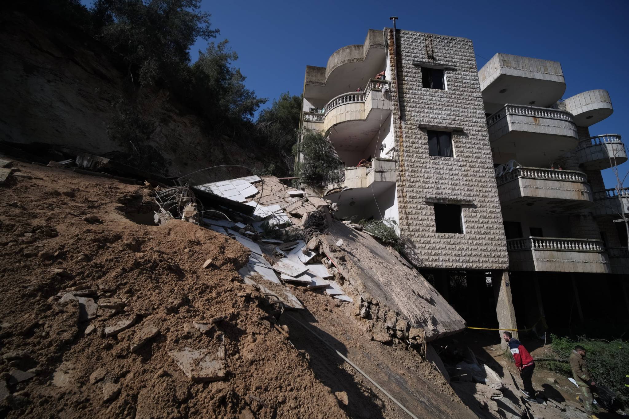 Building collapse in Choueifat: Residents are victims of neglect and ...