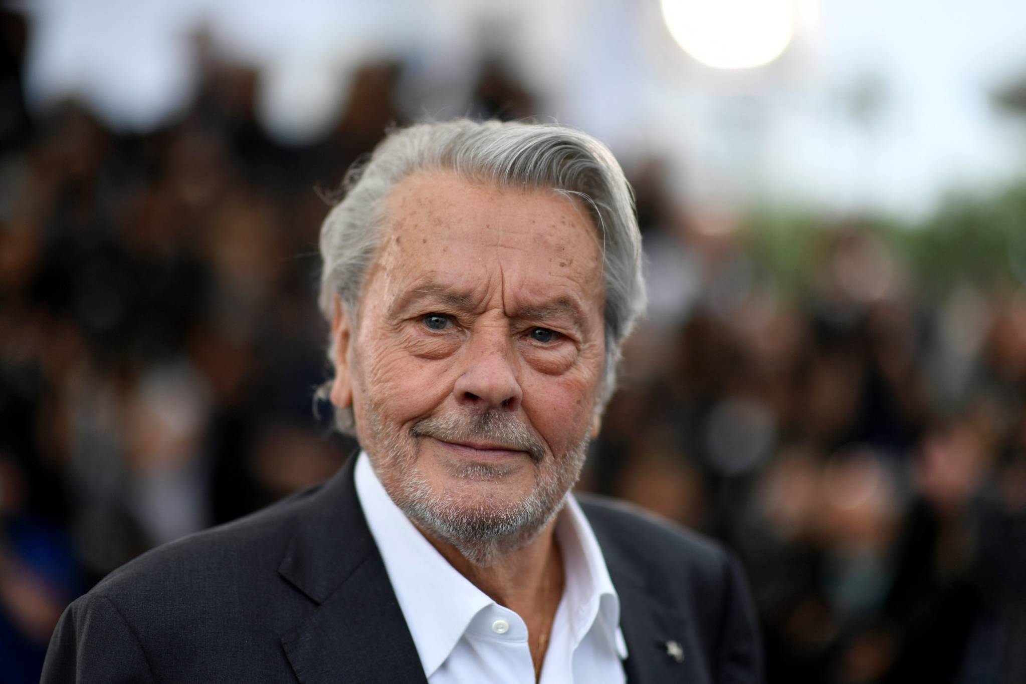 72 armes à feu saisies chez l'acteur Alain Delon - L'Orient-Le Jour