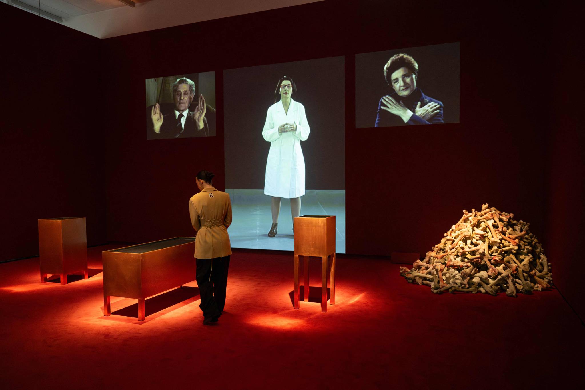L’icône de la performance artistique Marina Abramovic retrouve ...
