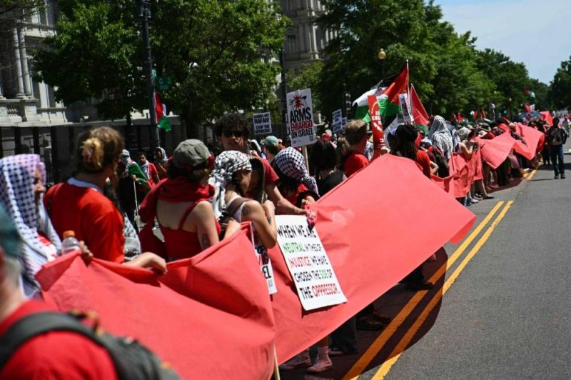 Gaza war protesters slam Biden in 'red line' rally at White House - L ...