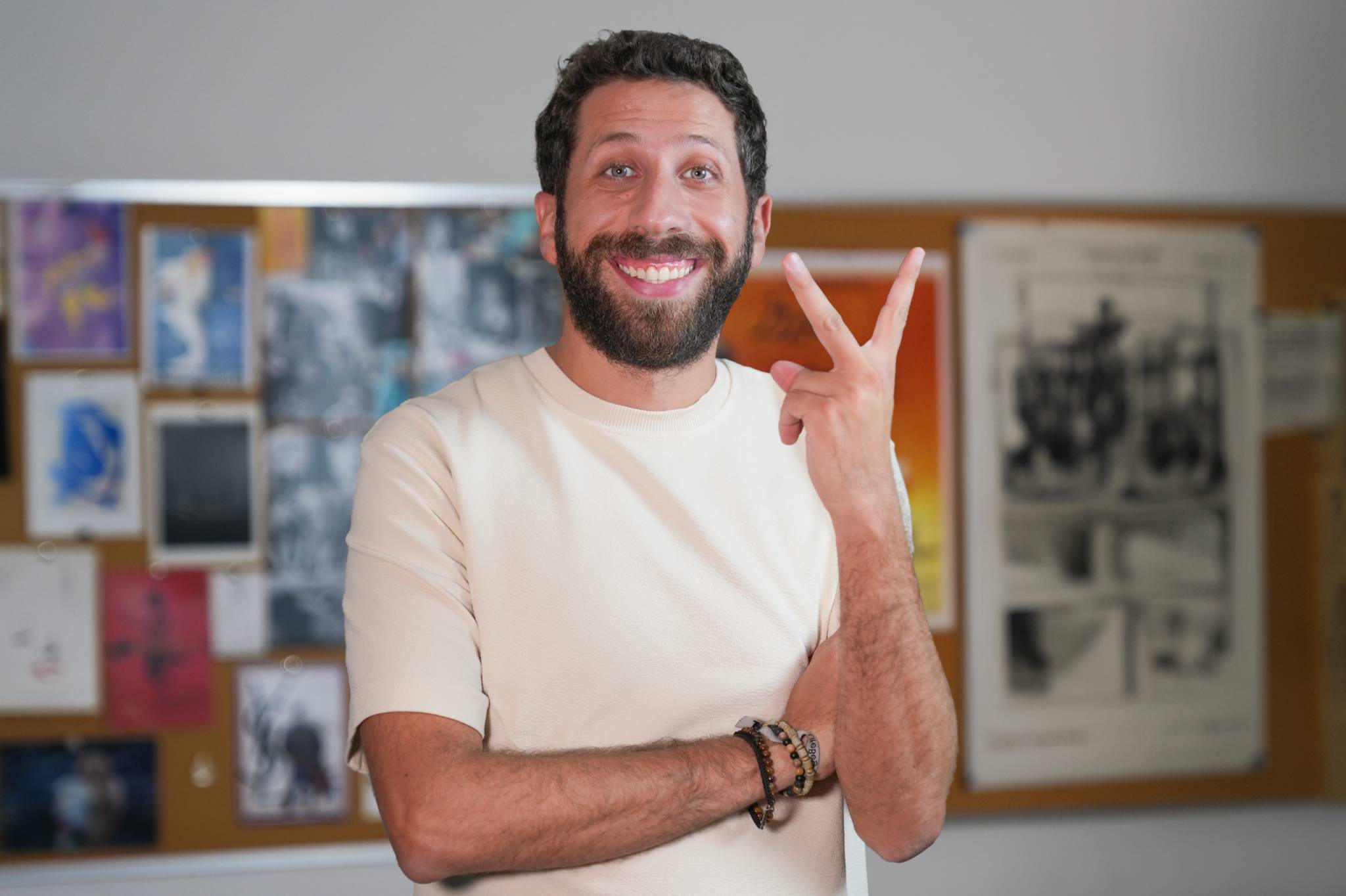 L’humoriste John Achkar : À 33 ans, ma vie entière est un sketch ! - L ...