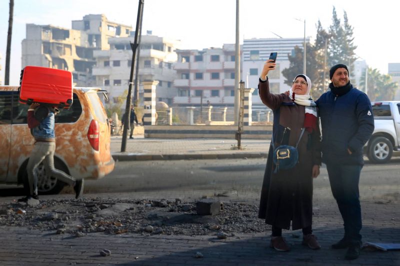 Senior UAE official urges Syrians to work together, avoid 'impending ...