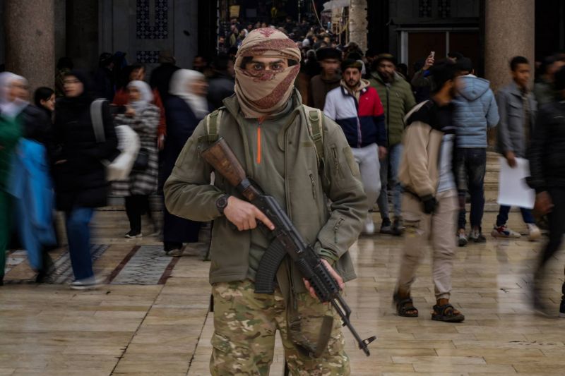 Le parti Baas de Bachar el-Assad suspend ses activités ; Israël annonce ...