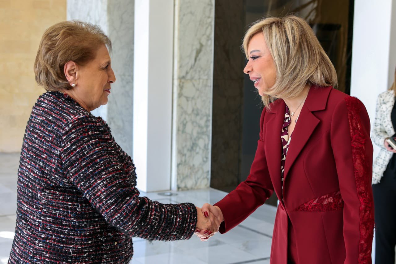 First lady Neemat Aoun meets with former first lady Nadia Aoun at ...