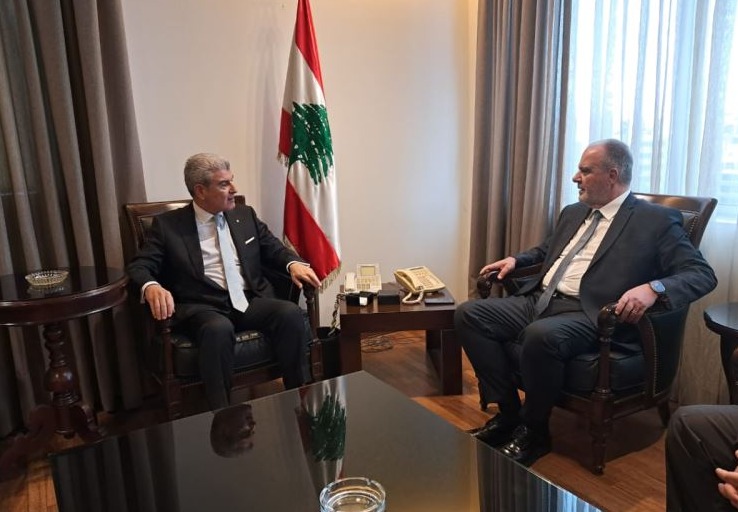 Issa el-Khoury arrive au ministère de l'Industrie et promet de ...