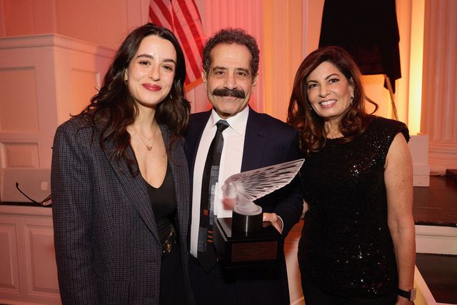 L’acteur Tony Shalhoub à la soirée SEAL : Il est agréable de savoir que dans un certain ...