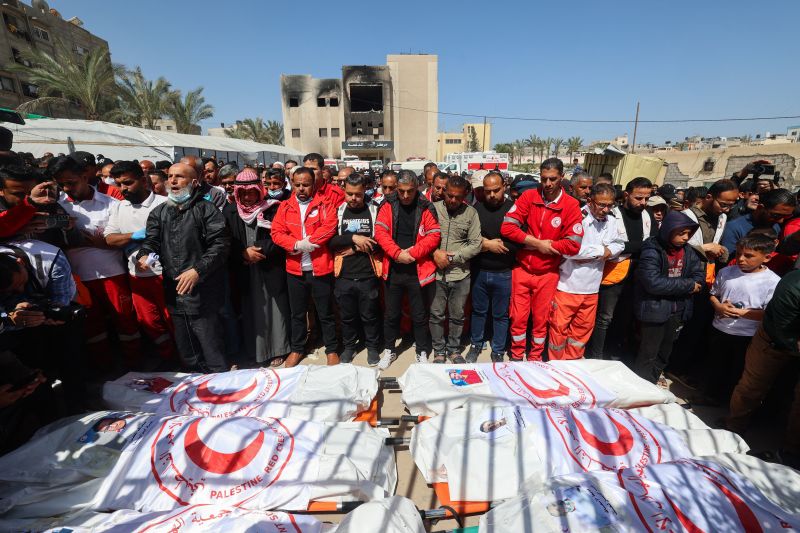 Au moins 80 Palestiniens tués en 48h à Gaza, 15 secouristes retrouvés ...