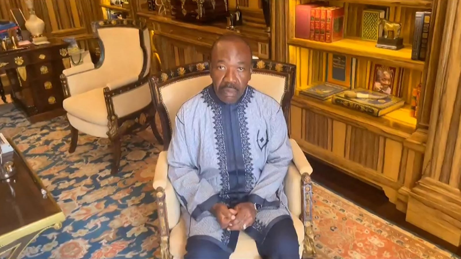L’ex-président gabonais Ali Bongo et sa famille sont arrivés en Angola ...