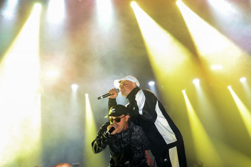 Irish rapper charged over Hezbollah flag at London concert - L'Orient Today