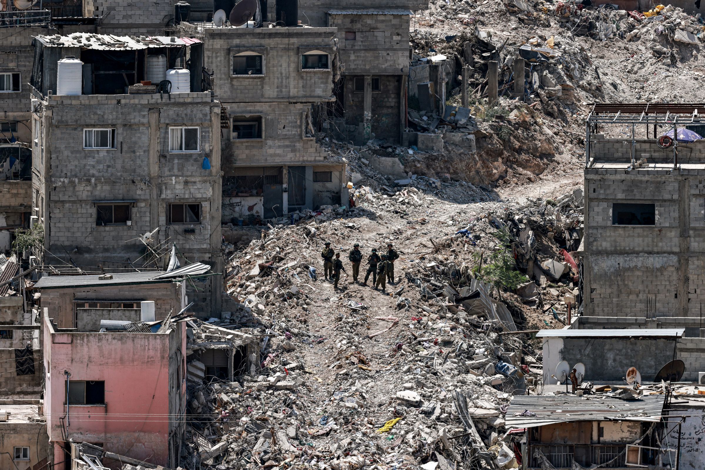 The Israeli army imposes total blockade on West Bank - L'Orient Today