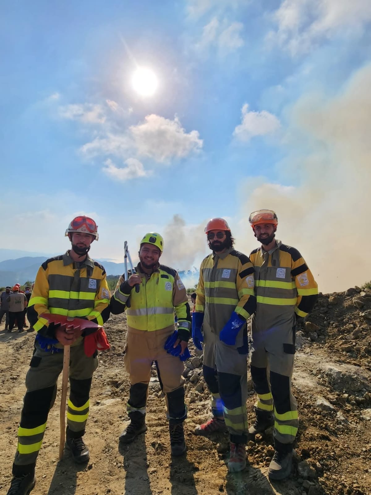 Darb Akkar volunteers head to put out fire in Syria for first time - L ...