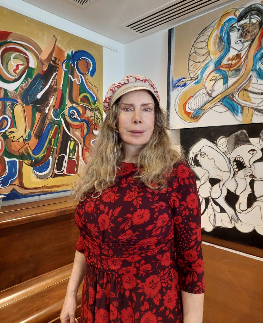 Lamia Khoury accroche ses œuvres au Rossa - L'Orient-Le Jour