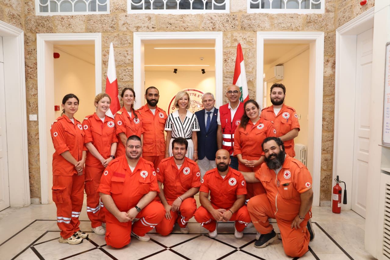 À l’occasion du 4-Août, la Première dame au centre de la Croix-Rouge à ...