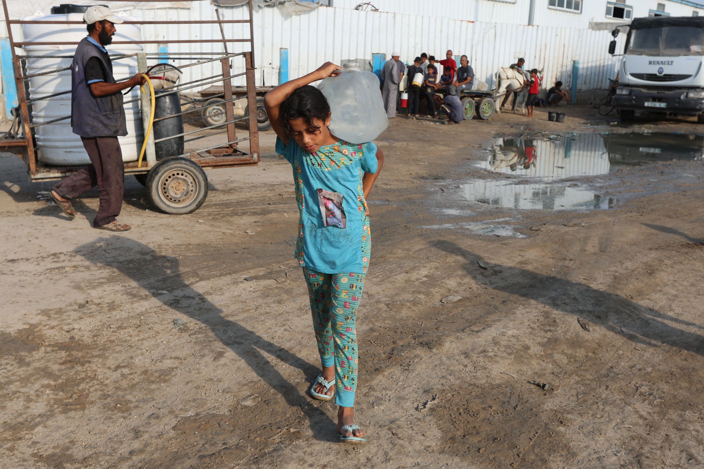 L’« aide qui provoque un bain de sang » cause une crise humanitaire ...