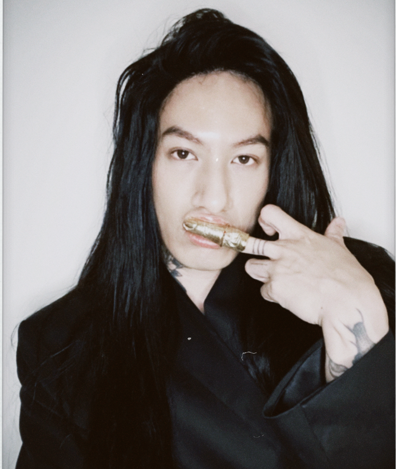 Maveric dénonce les impostures et célèbre la mode qui fait sens - L'Orient-Le Jour