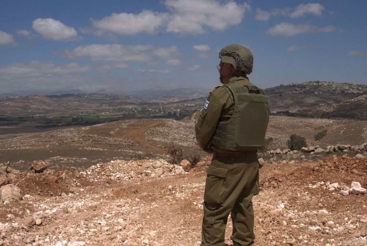 Avichay Adraee effectue une « visite de terrain » dans une position ...