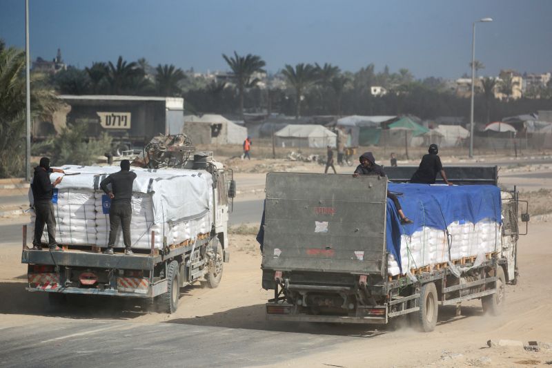 Aid trucks roll in as dispute over hostage bodies is paused - L'Orient ...