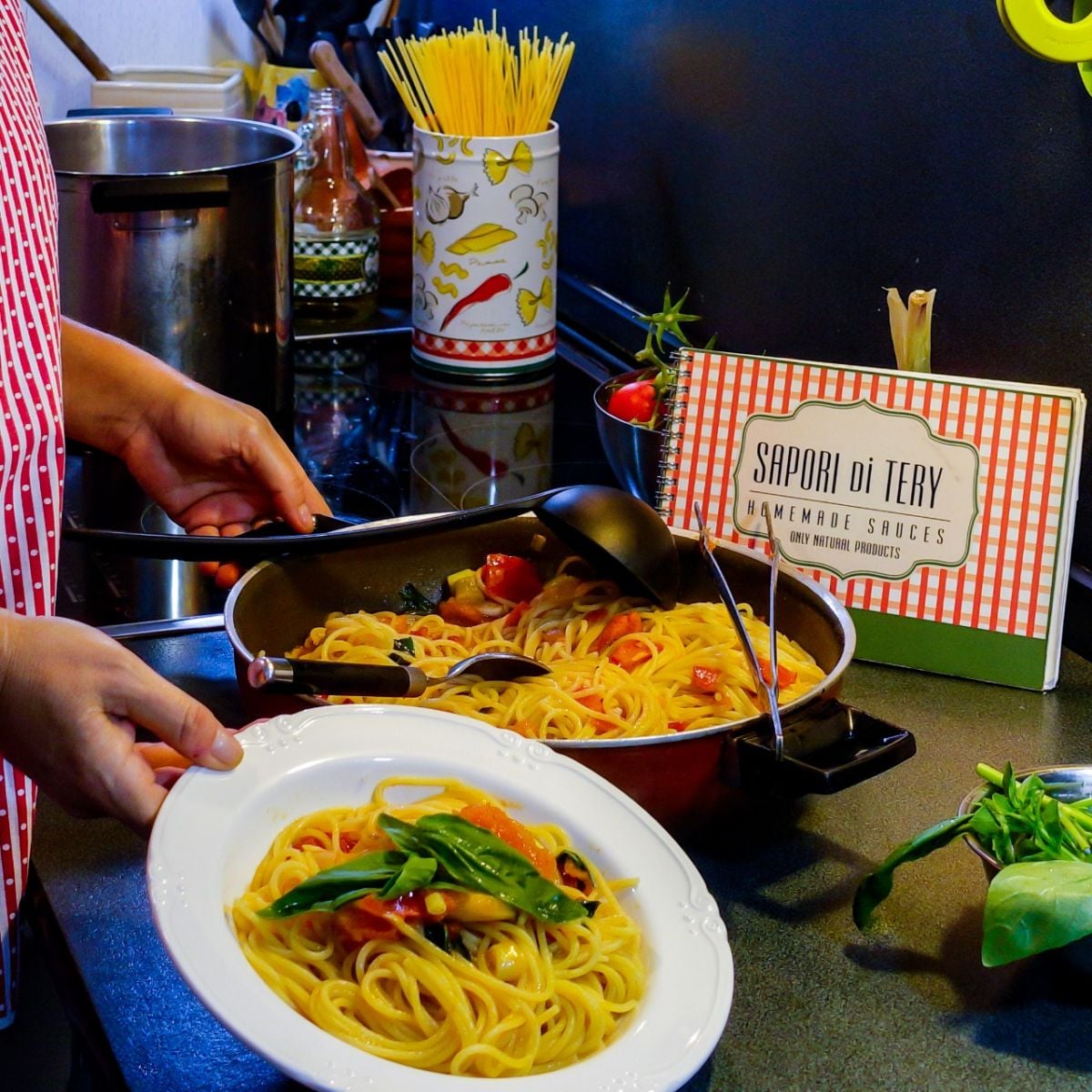 « Spaghetti al pomodoro fresco e basilico » de Isabella Baffa - L ...