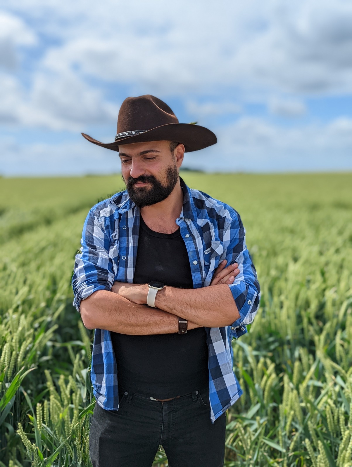 Storm chaser, agro-climatologist and climate change media figure ...