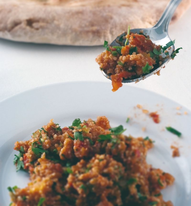 Armenian bulgur and tomato salad (Itch) - L'Orient Today