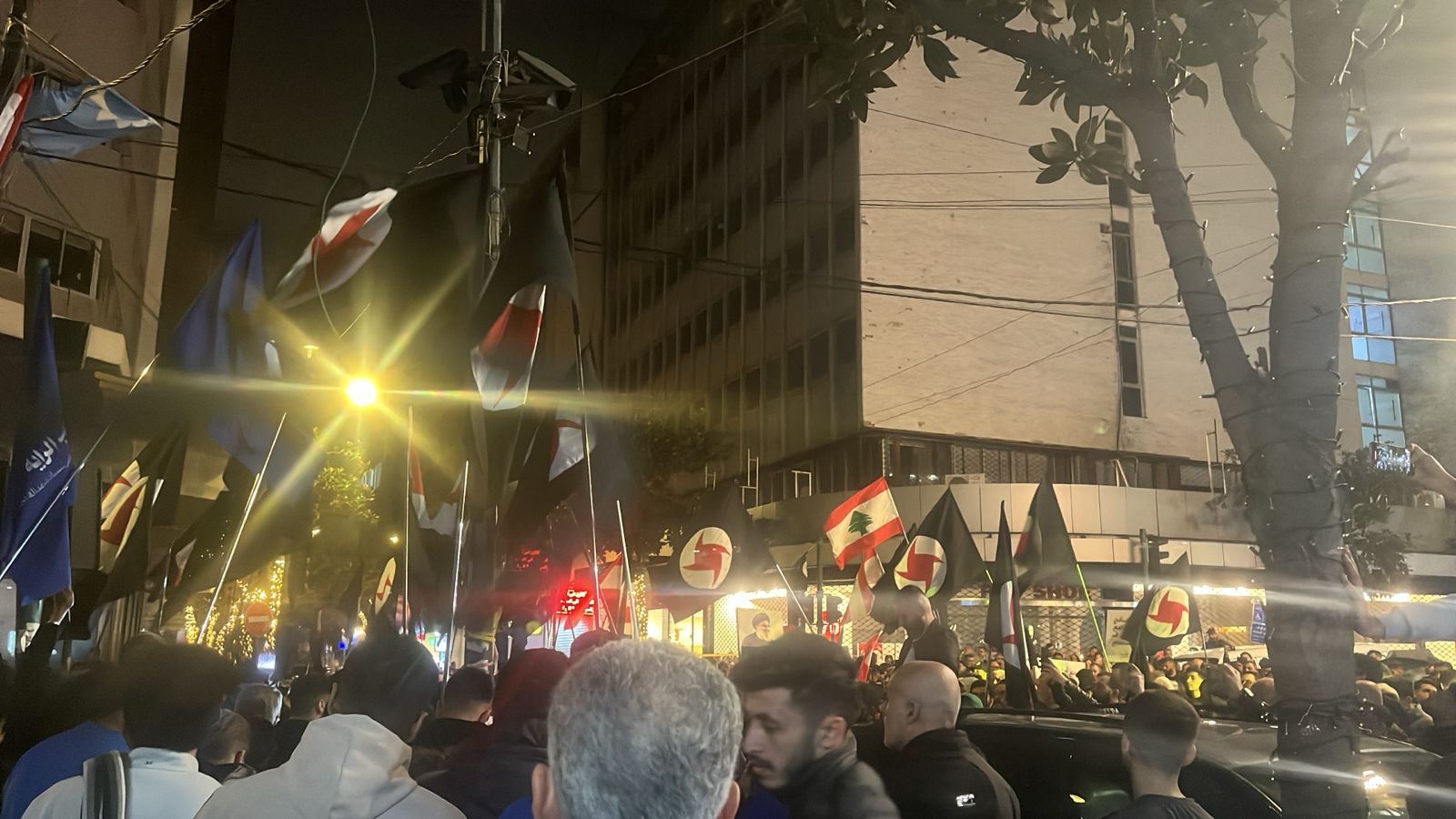 Sit-in à Hamra en soutien au Hezbollah et contre les attaques ...